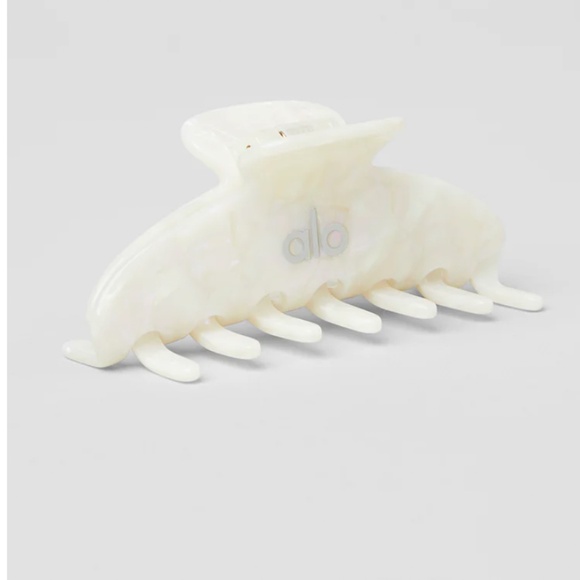 ALO Yoga | Accessories | Alo Yoga 9s Claw Clip White Pearl | Poshmark